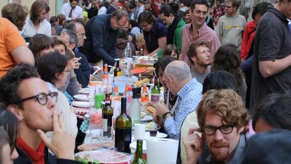 RMV Frankfurt - Bergerstraßenfest: Mehr Platz in Bahnen und Bussen